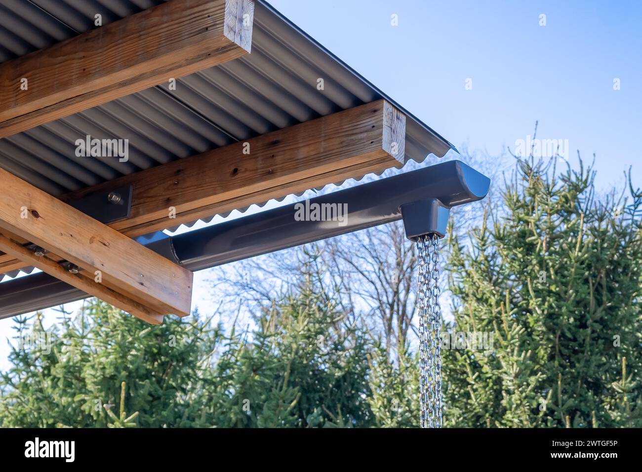 Steel linked chain used as a down spout for rain gutters Stock Photo ...