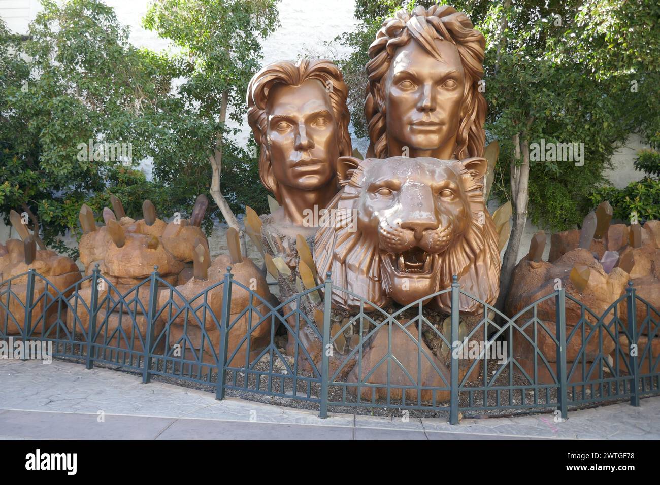 Las Vegas, Nevada, USA 8th March 2024 Siegfried & Roy Statue and Plaza ...