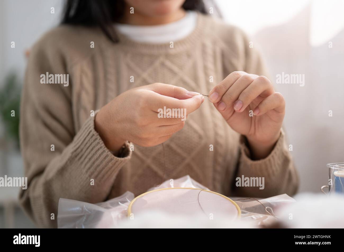Woman threading a needle hi-res stock photography and images - Alamy