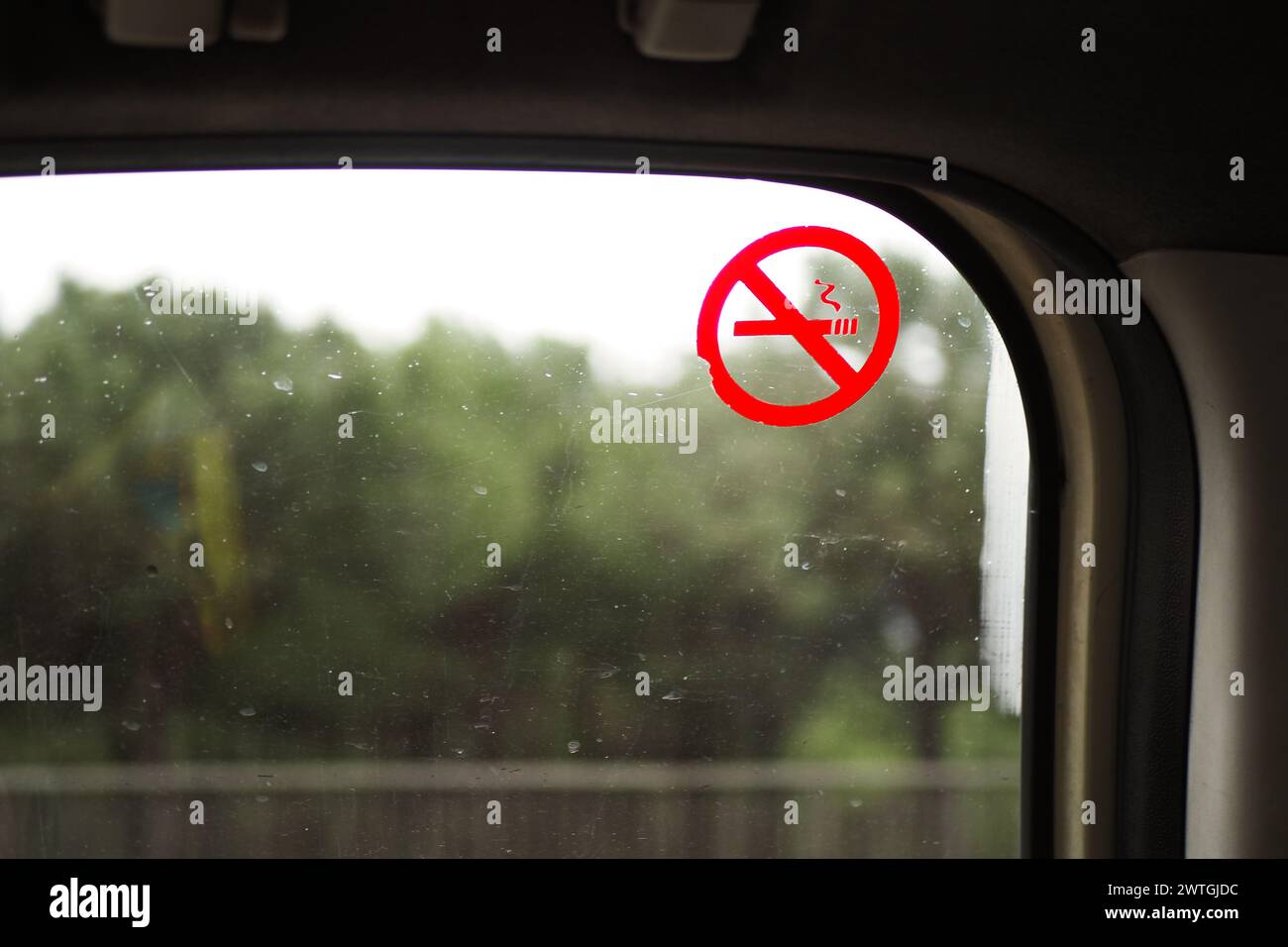 No smoke sign on car window Stock Photo - Alamy