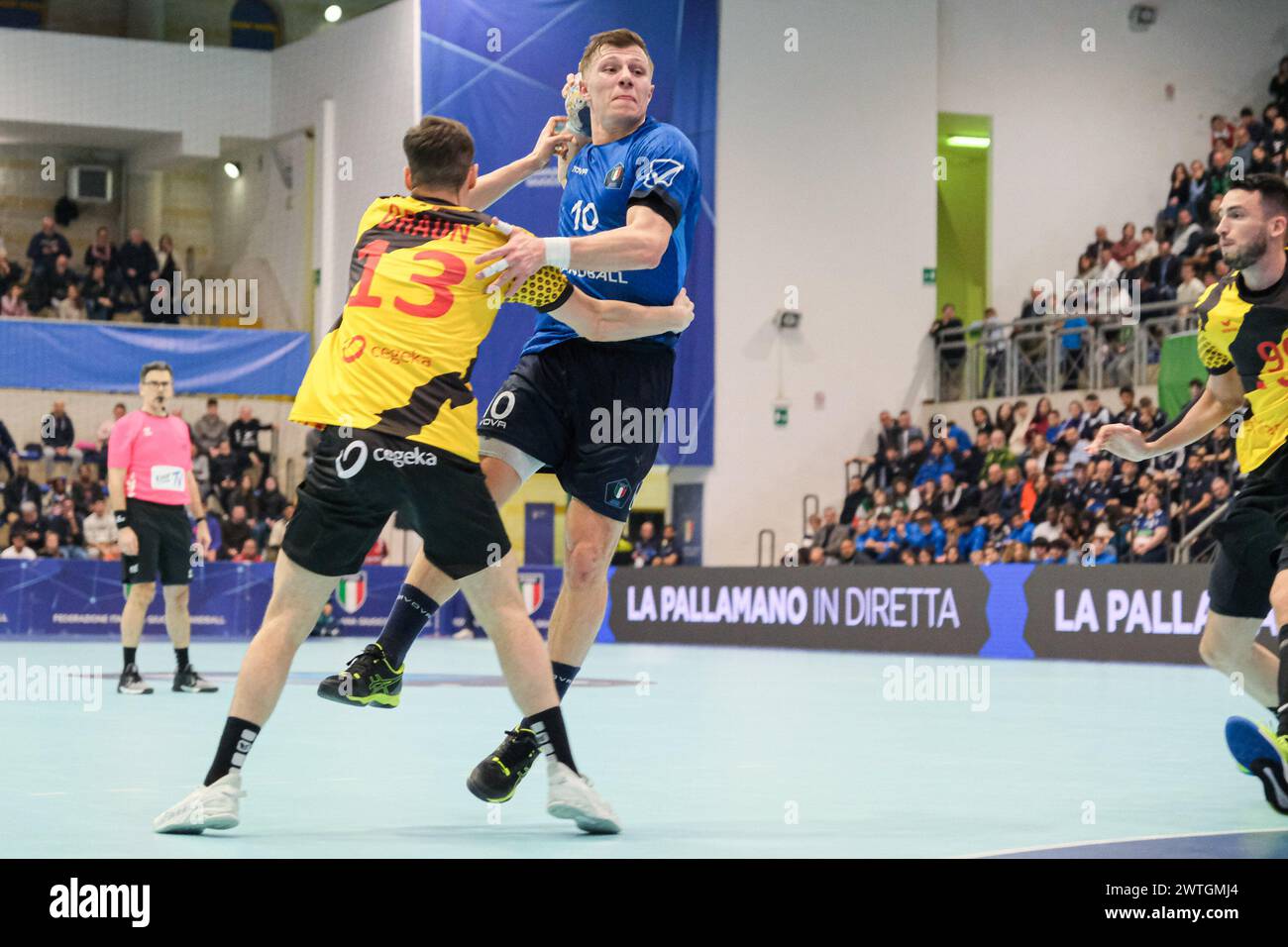 Pescara, Italy. 17th Mar, 2024. Marco Mengon of Italy (R) and Nick ...