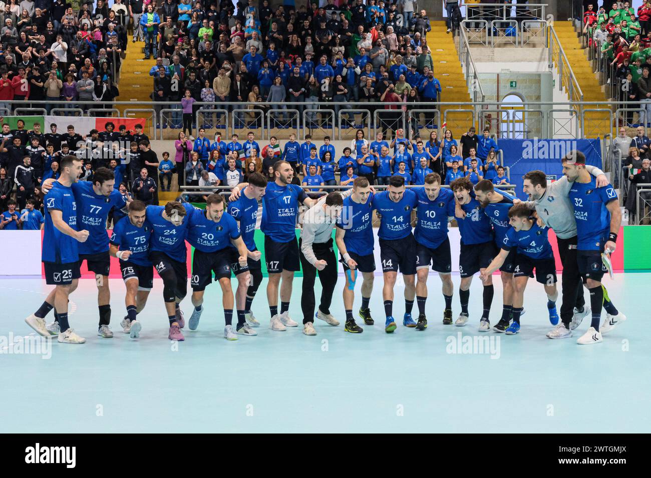 Pescara, Italy. 17th Mar, 2024. The Italian national team at the start ...