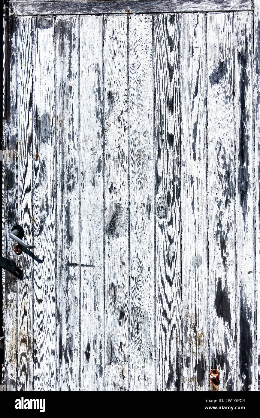 Distressed door hi-res stock photography and images - Alamy