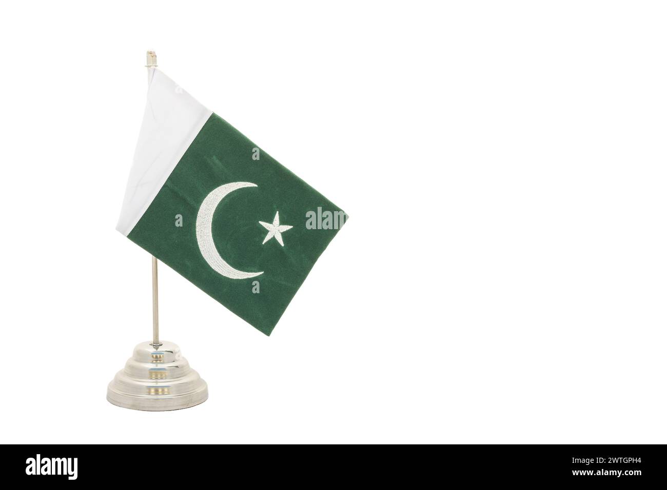 Pakistan flag on flag pole hi-res stock photography and images - Alamy