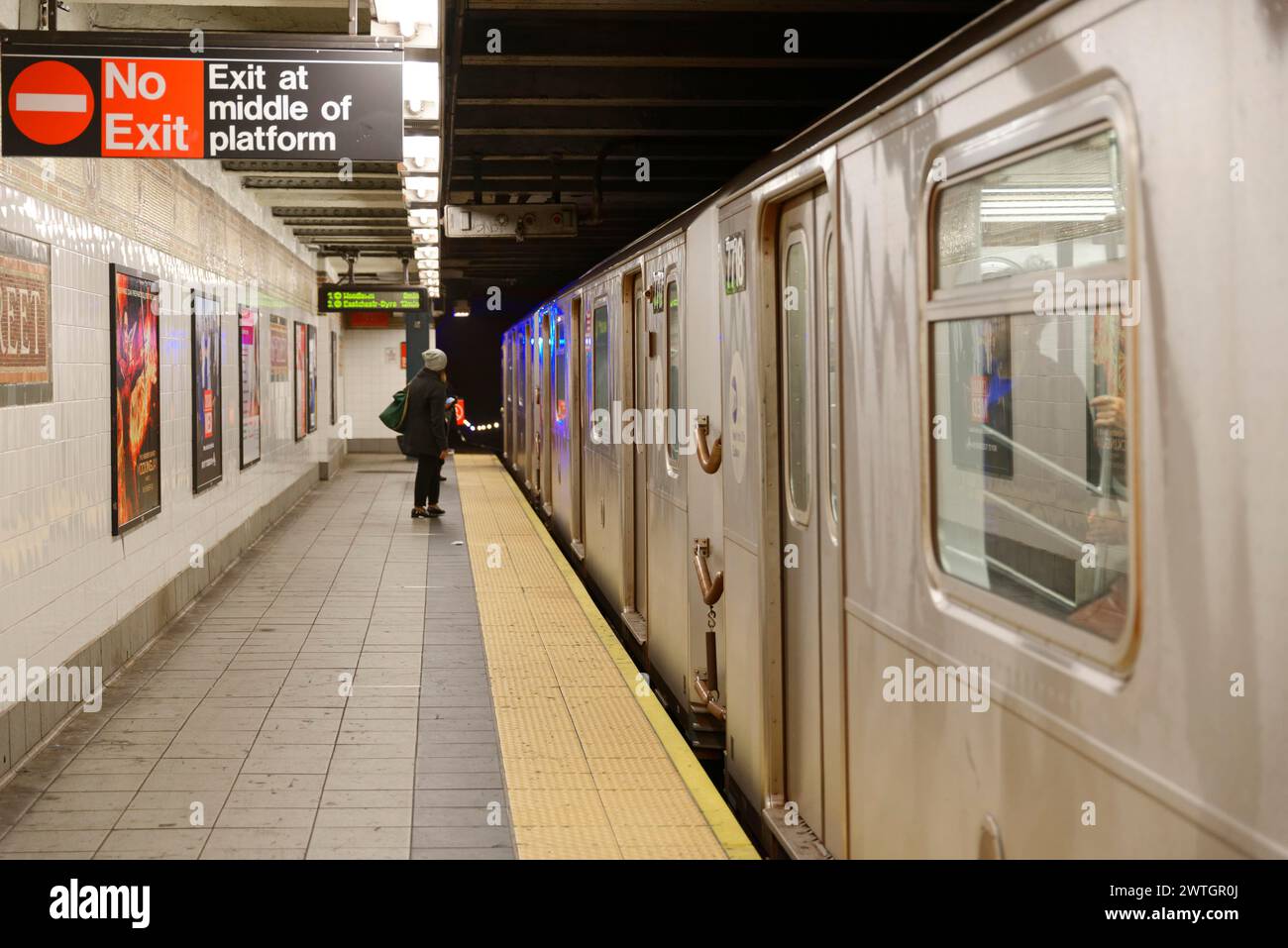 People standing on the platform hi-res stock photography and images - Alamy
