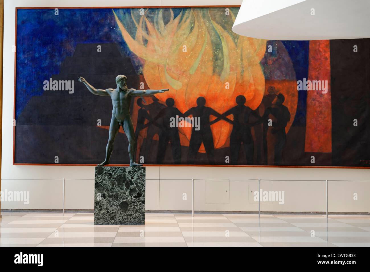 Statue in front united nations hi-res stock photography and images - Alamy