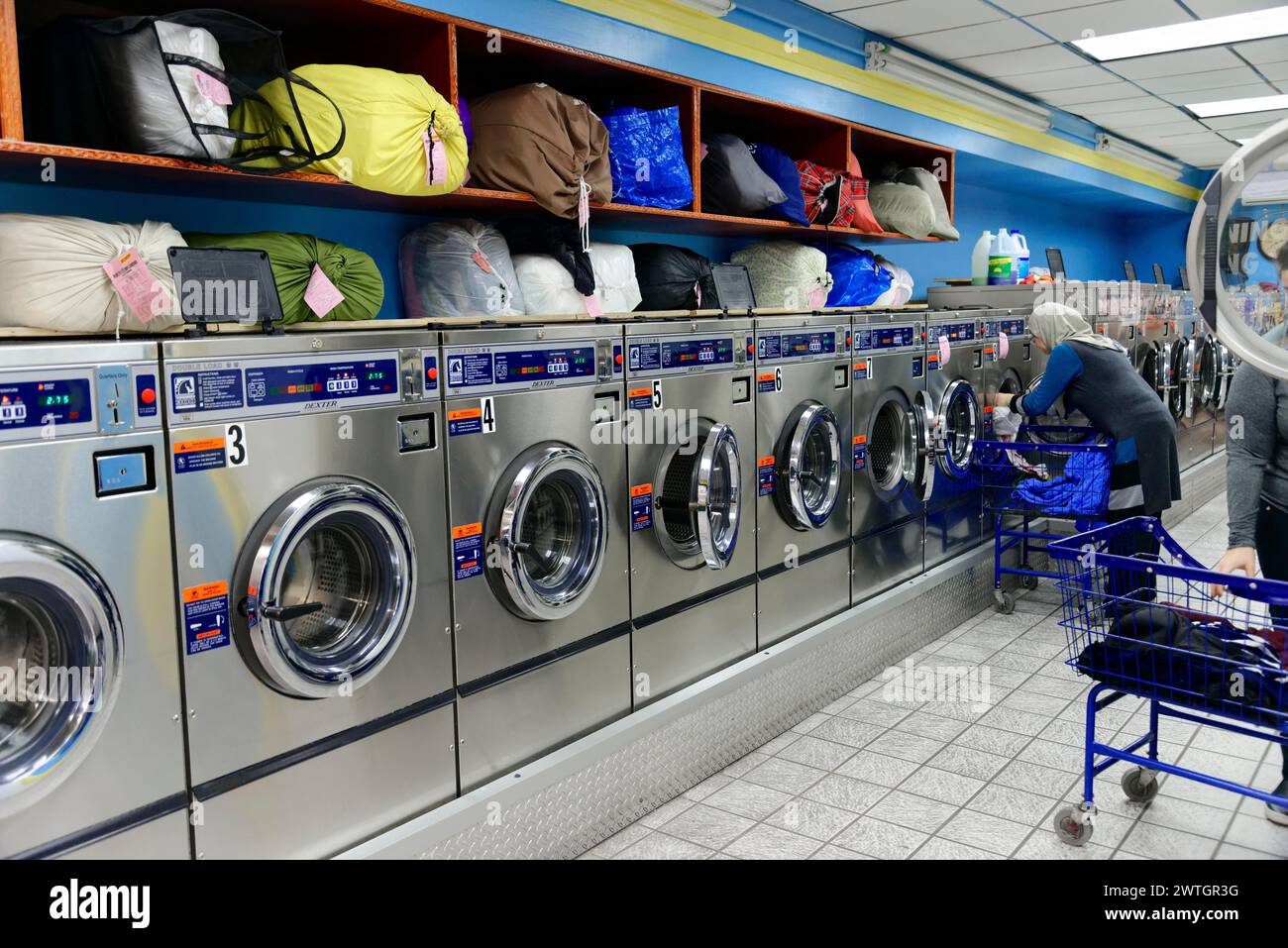 Row of washing machines hi-res stock photography and images - Alamy