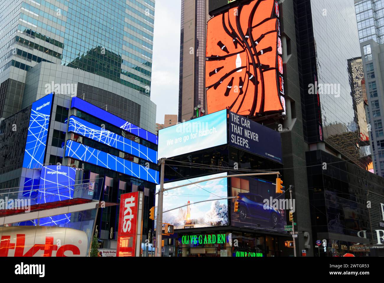 Living neon signs and digital displays in Times Square in New York ...