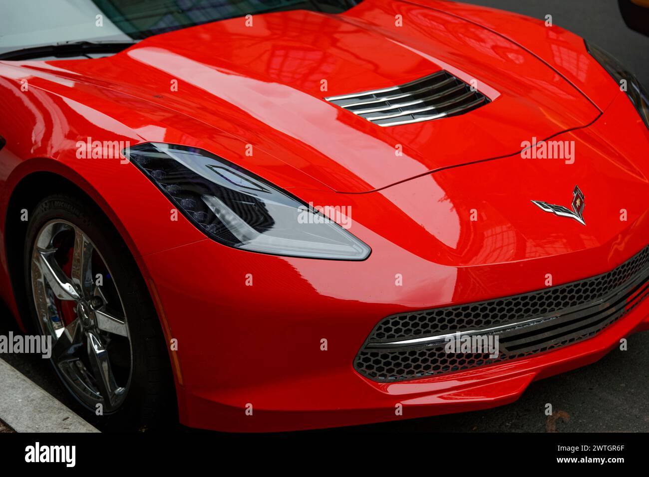 Bonnet air intakes hi-res stock photography and images - Alamy