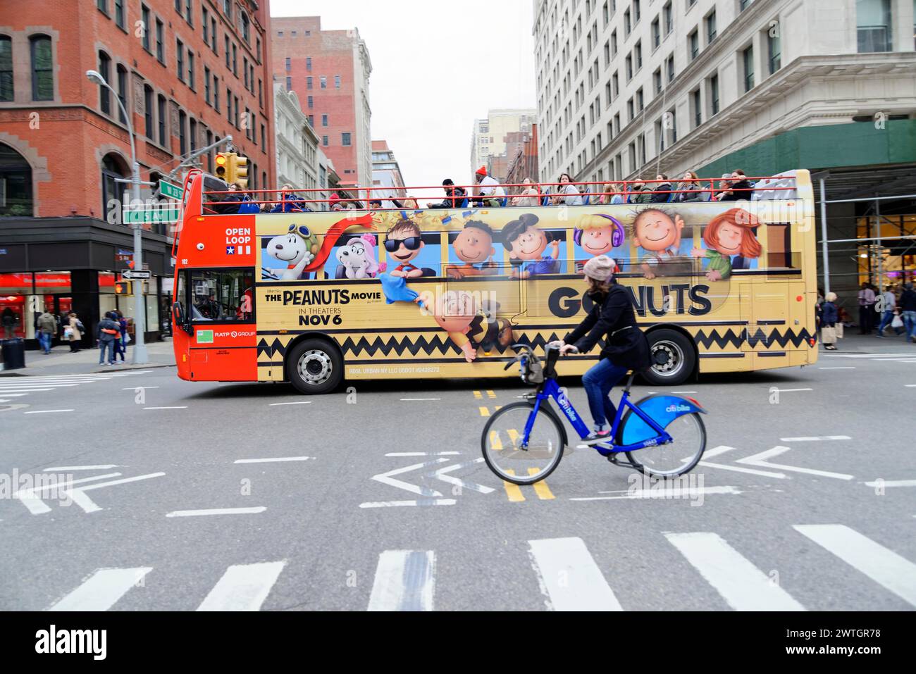 Big bus film hi-res stock photography and images - Alamy