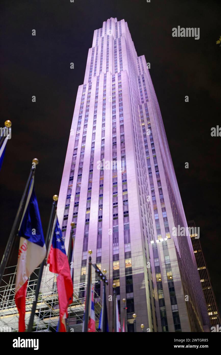 Night view of an illuminated skyscraper at Rockefeller Center with ...