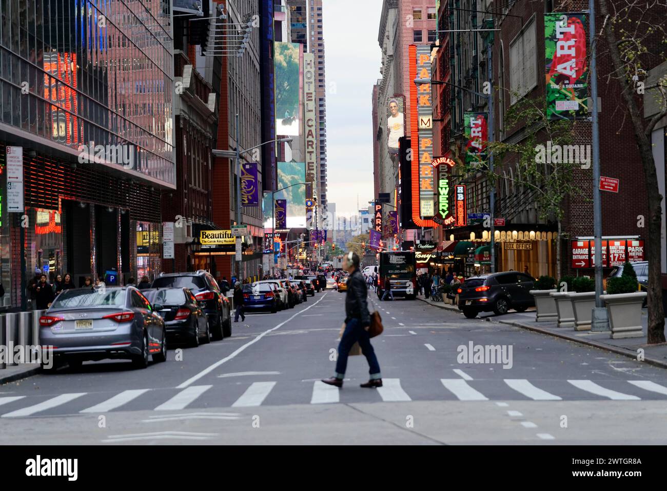 New york street people busy hi-res stock photography and images - Alamy