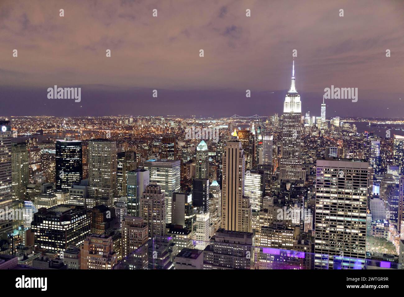 Rockefeller Center observation deck, Detailed view of skyscrapers and ...