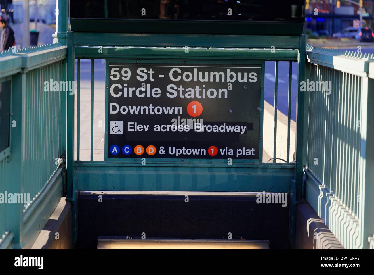 Entrance to the 59th Street Columbus Circle underground station in New ...