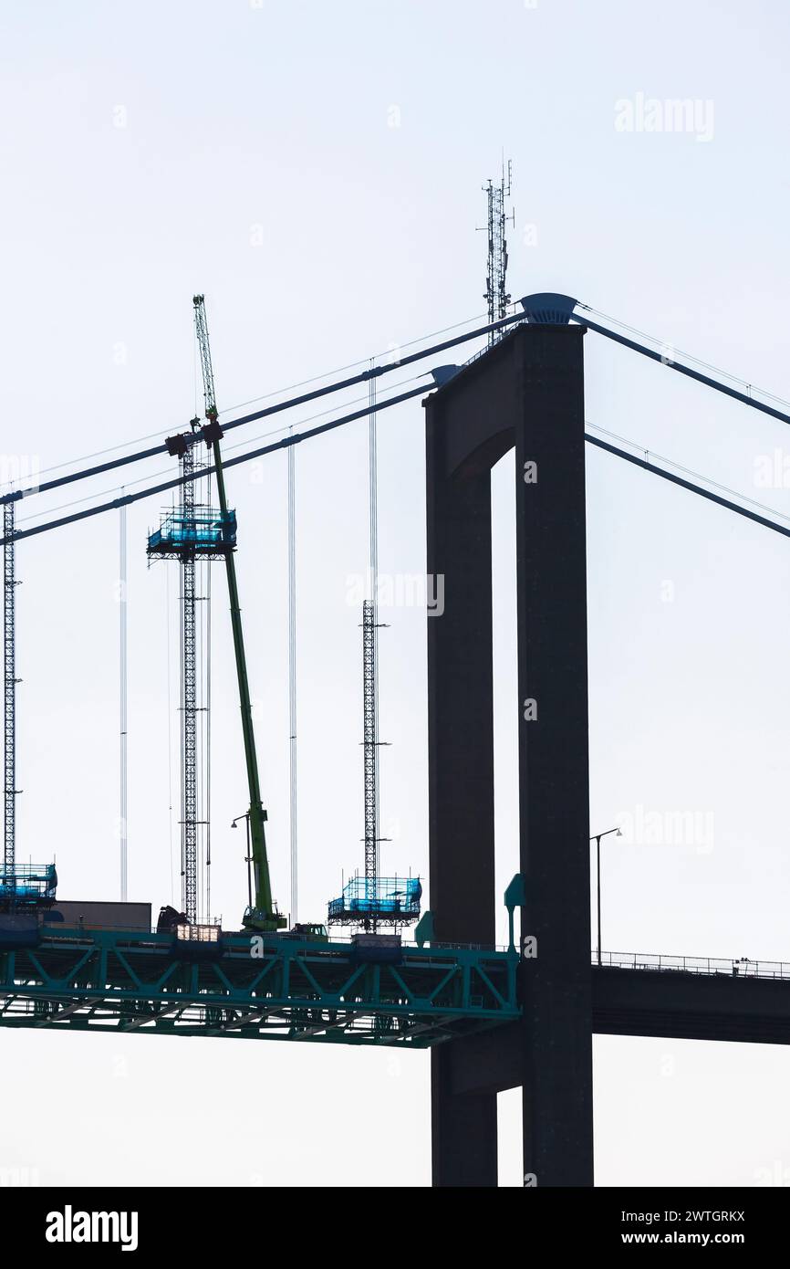 Work on a bridge with lifts in silhouette Stock Photo - Alamy