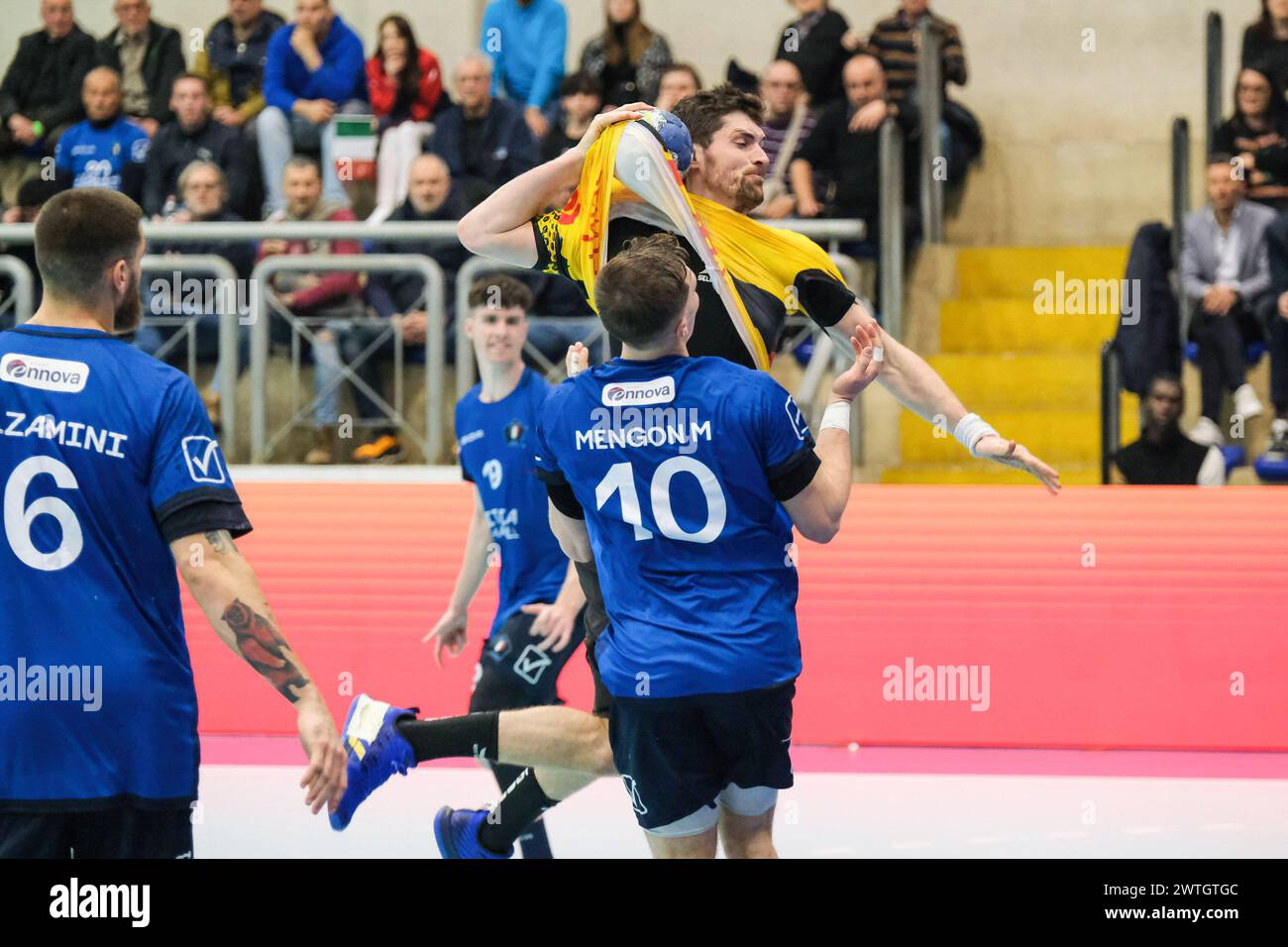 Pescara, Italy. 17th Mar, 2024. Simon Ooms of Belgium (R) and Marco ...