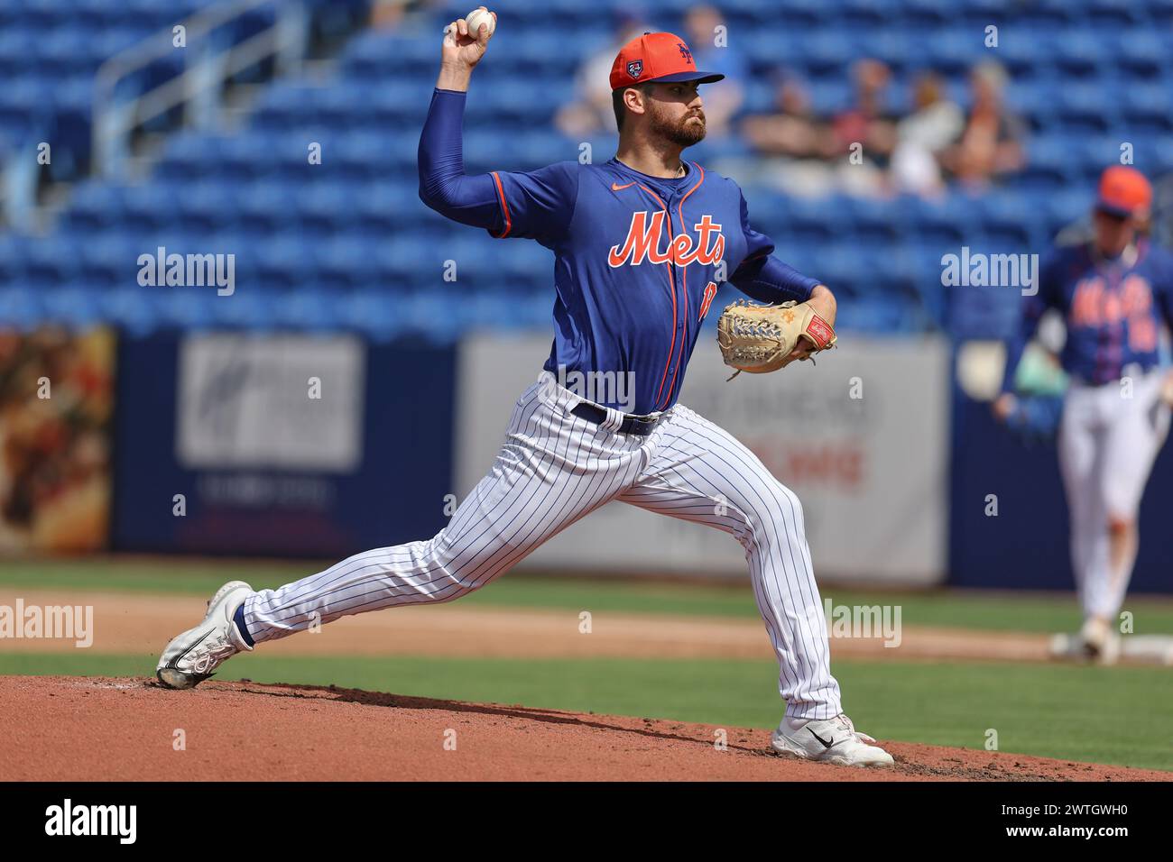 Port St Lucie, FL: New York Mets pitcher Tyler Stuart (19) delivers a ...