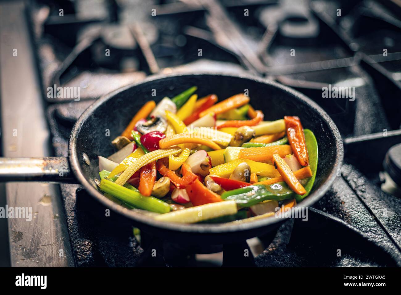 Cooking vegetables hi-res stock photography and images - Alamy