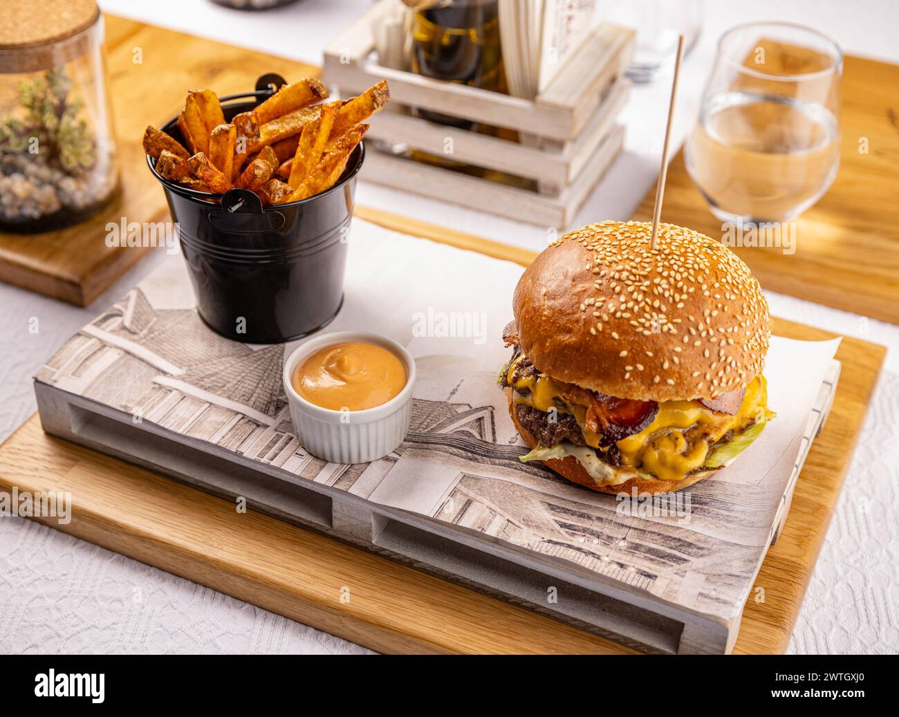 Fancy dinner food and table hi-res stock photography and images - Alamy