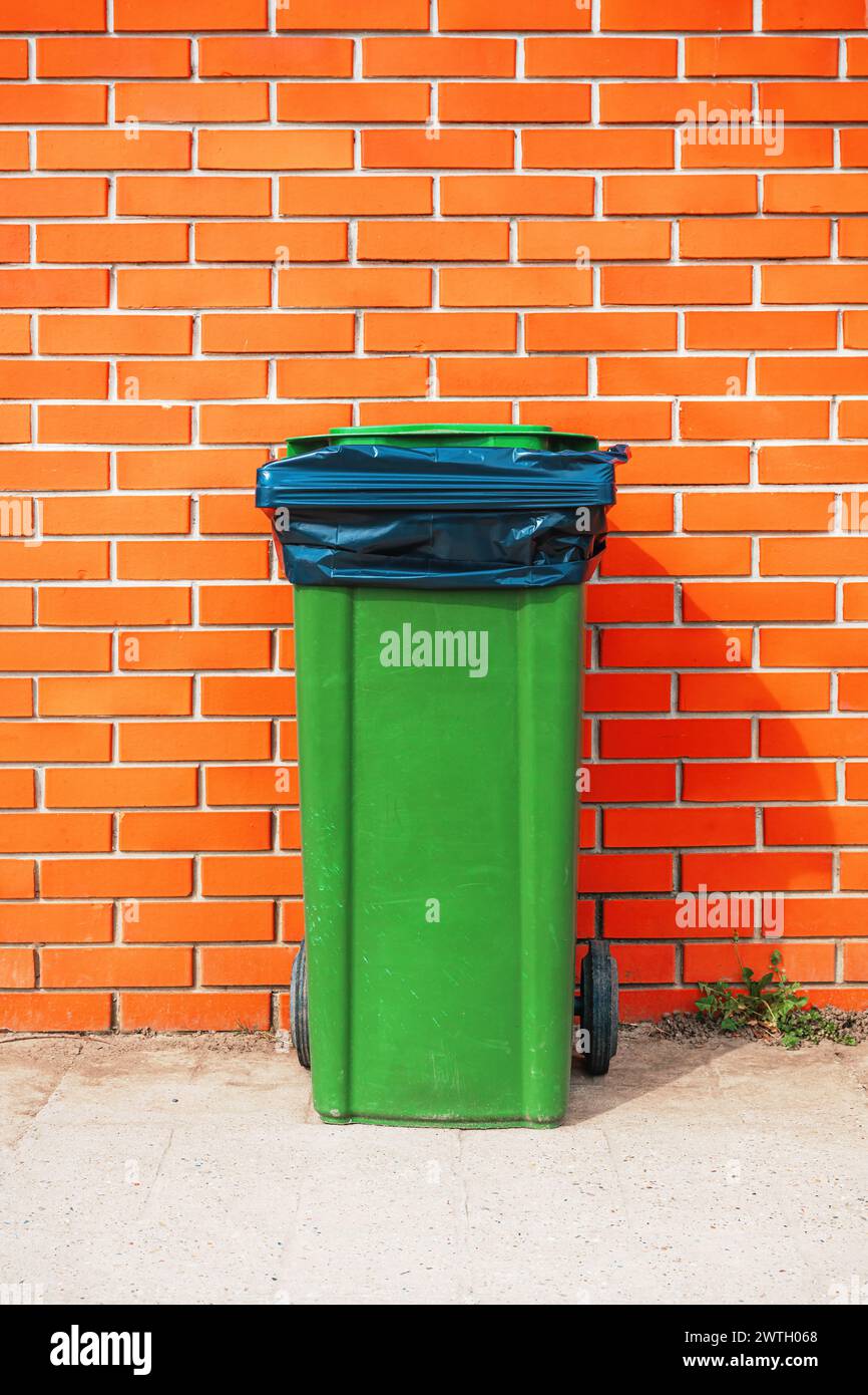 Trash wall hi-res stock photography and images - Alamy
