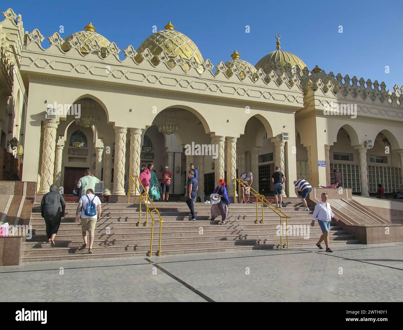 Moschee touristen hi-res stock photography and images - Alamy