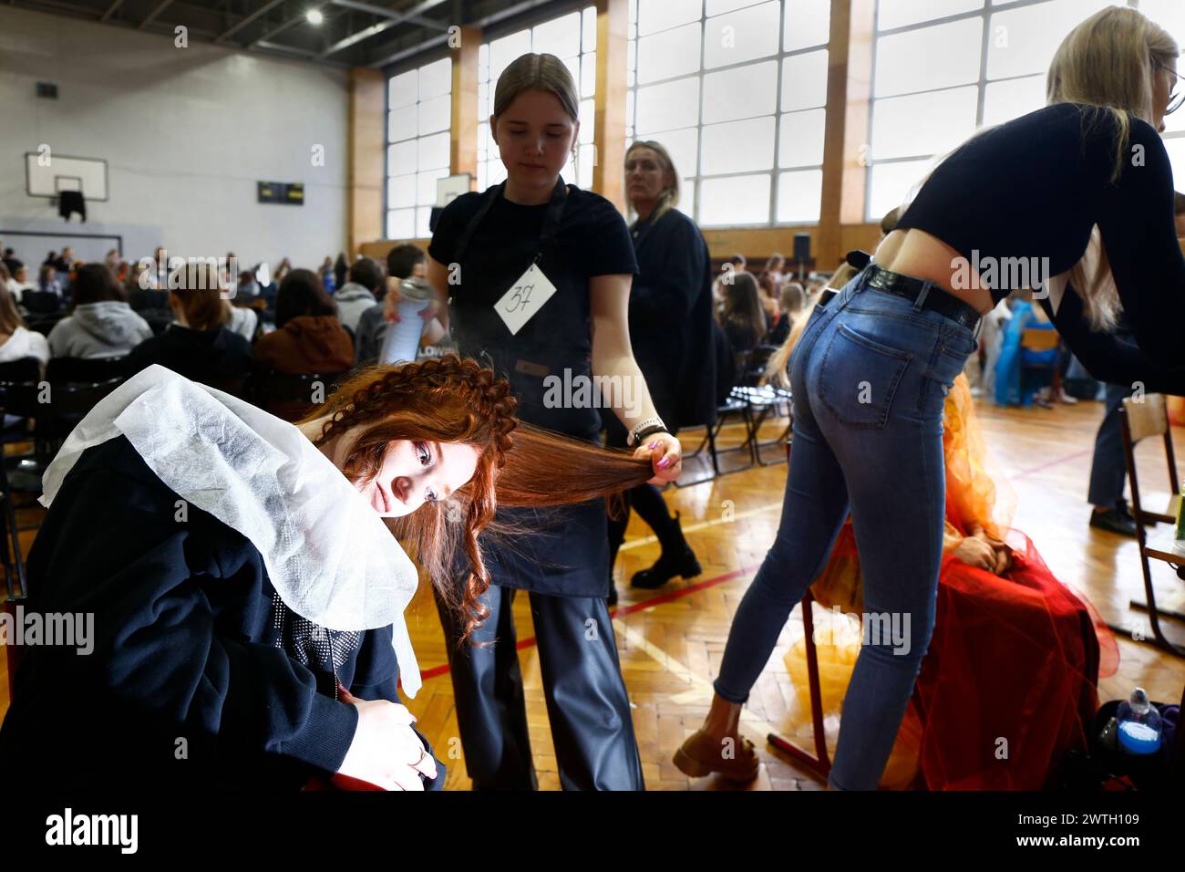 The 9th National competition for students "Young hairdressing master ...