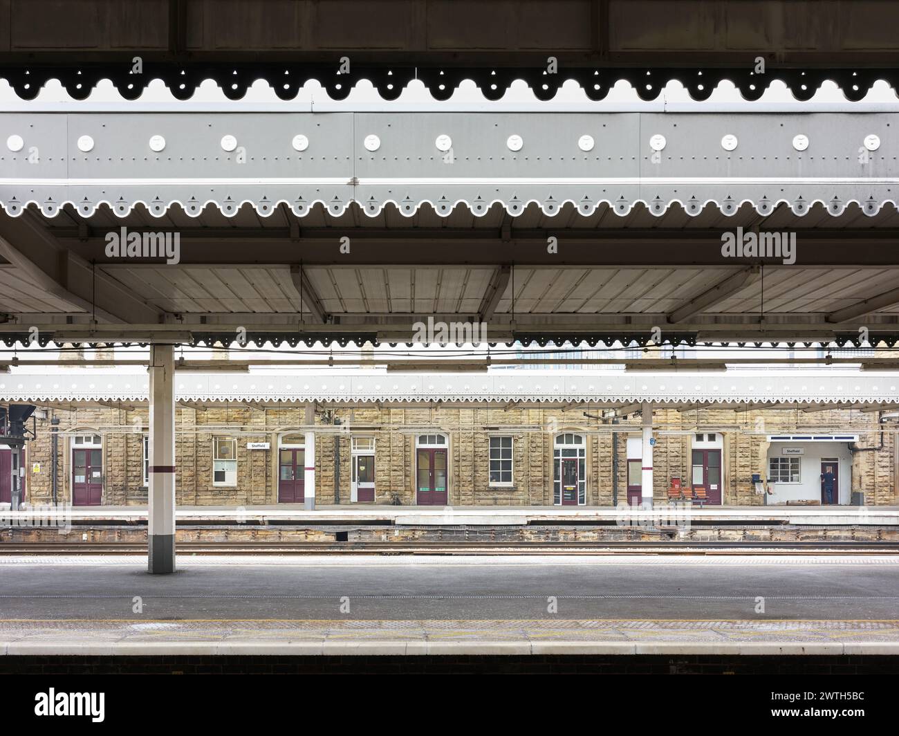 Platform in the rail station at Sheffield, England Stock Photo - Alamy