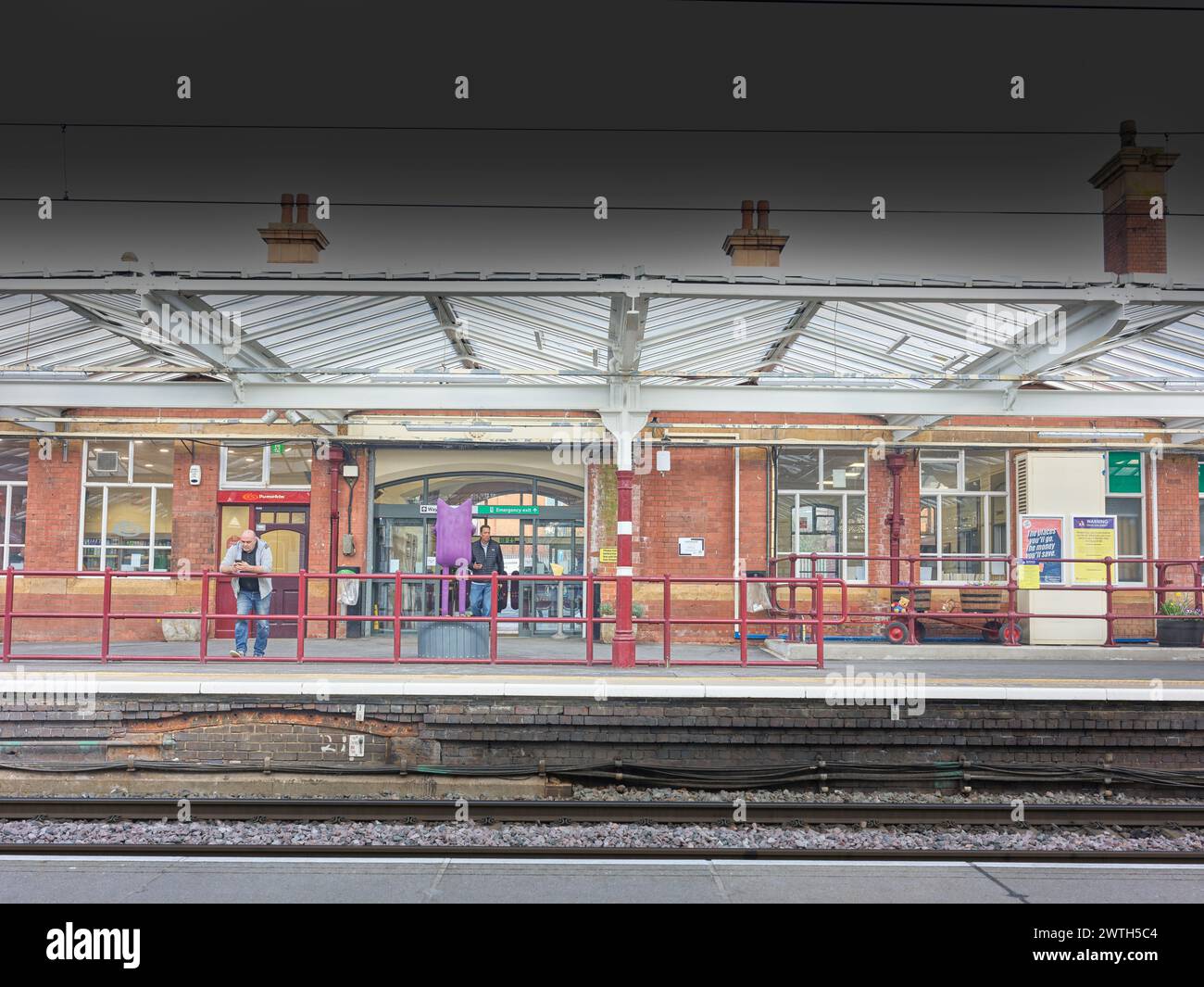 The railway station at Kettering England Stock Photo - Alamy