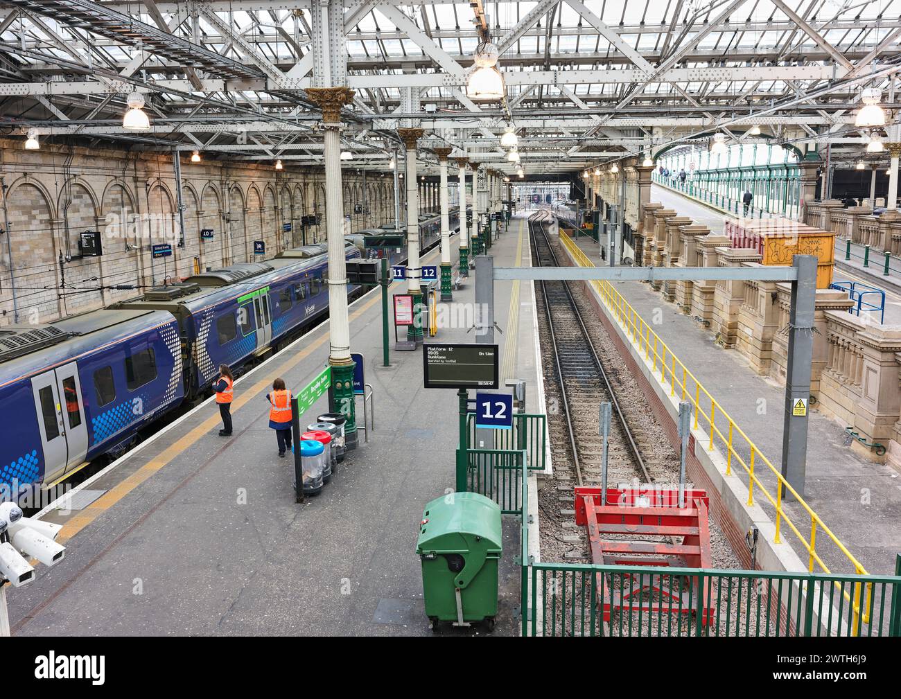Platforms at Waverley railway station, Edinburgh, Scotland Stock Photo ...