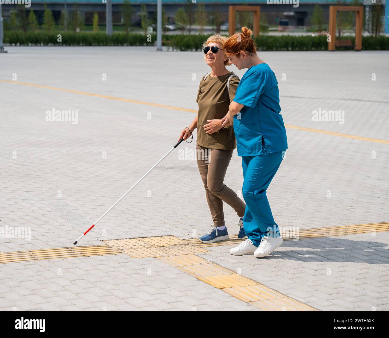 Nurse elderly blind woman hi-res stock photography and images - Alamy