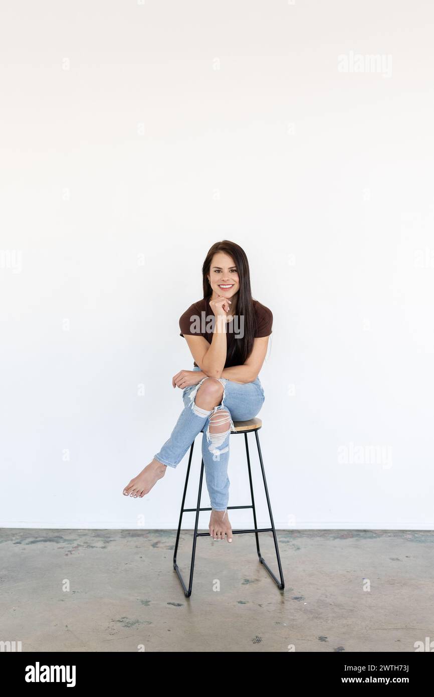 Barefoot woman jeans hi-res stock photography and images - Alamy