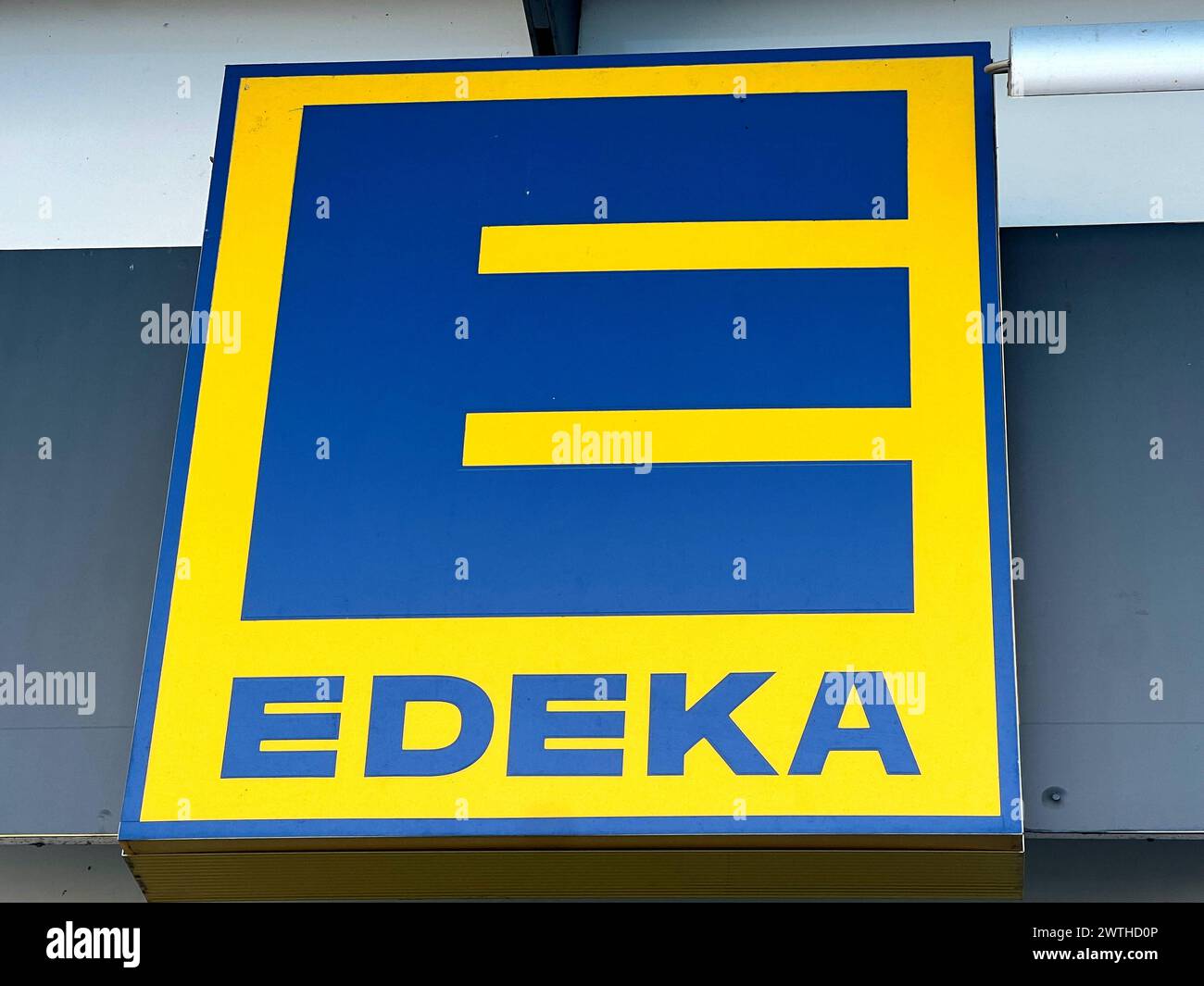 Außenwerbung Logo EDEKA *** Outdoor advertising logo EDEKA Copyright ...