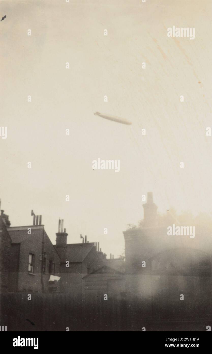 Zeppelin over london zeppelin over london hi-res stock photography and ...