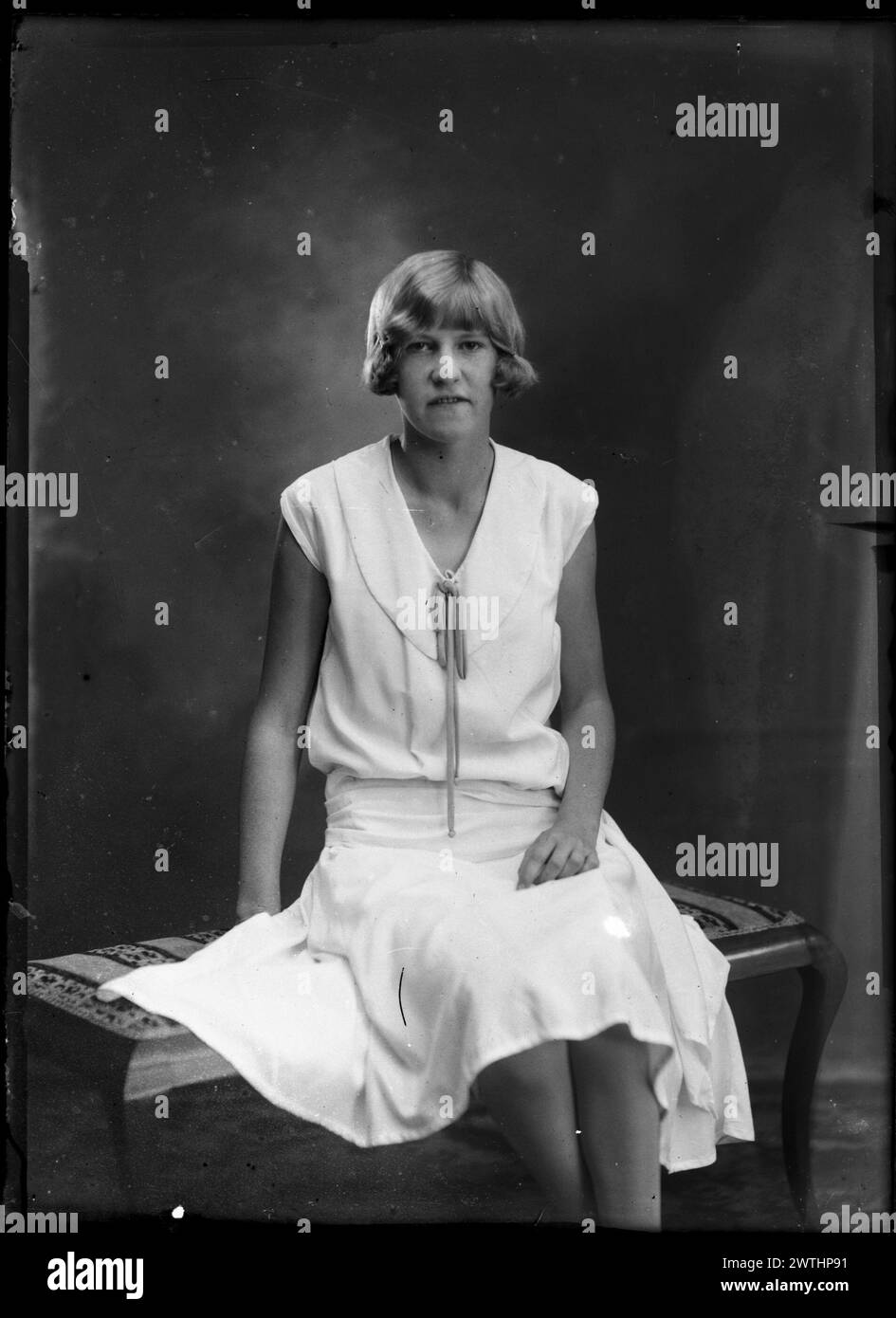 Portrait of a woman studio portraits, portraits, black-and-white ...