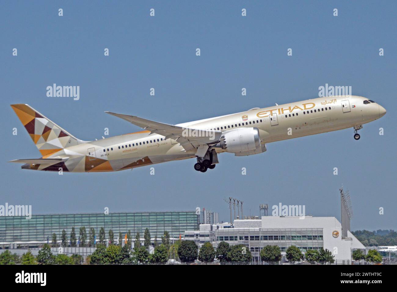 Germany, Bavaria, Munich: A6-BLK Boeing 787-9 Dreamliner (c/n 39654) of ...