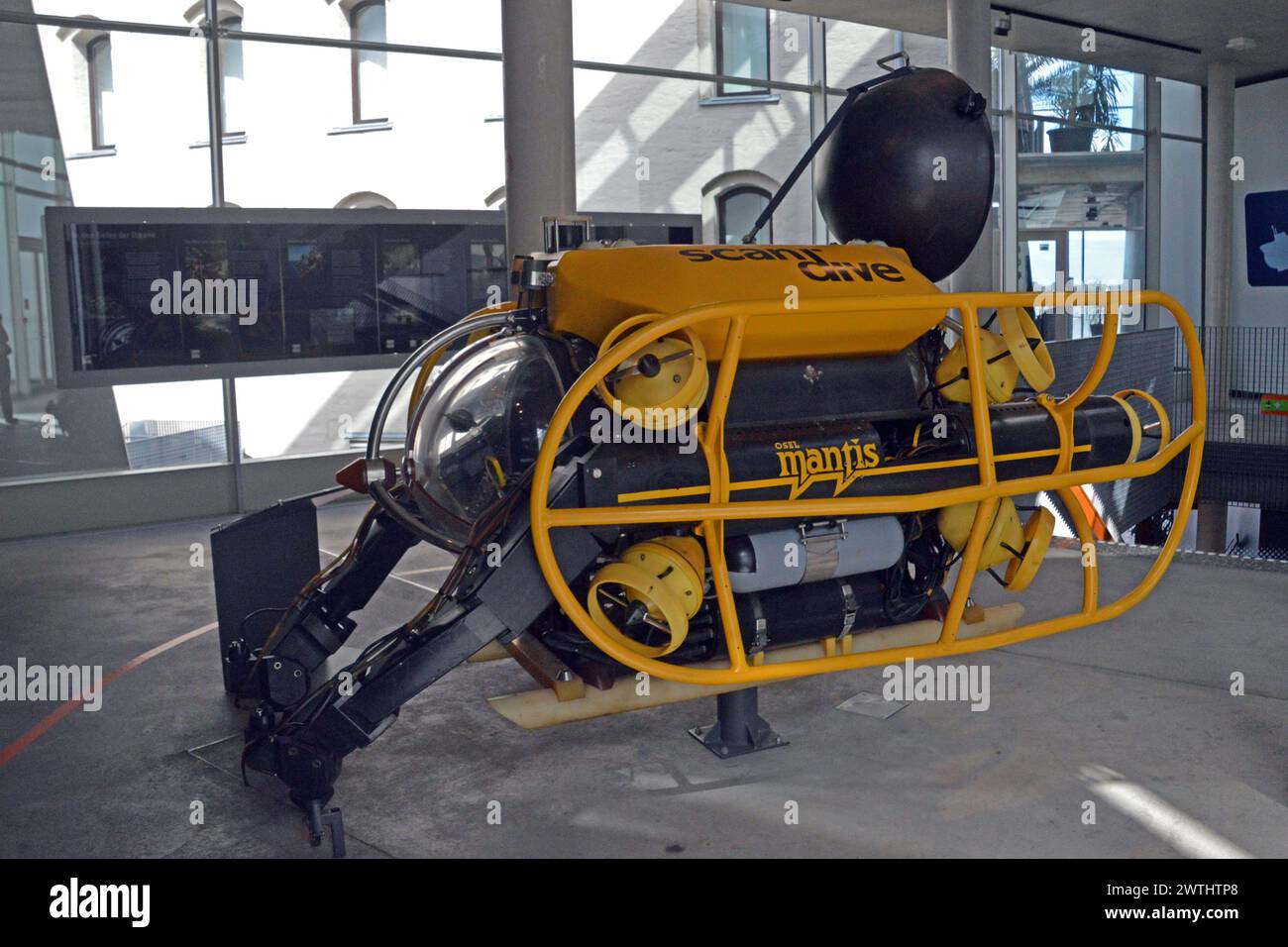 Mantis submersible hi-res stock photography and images - Alamy