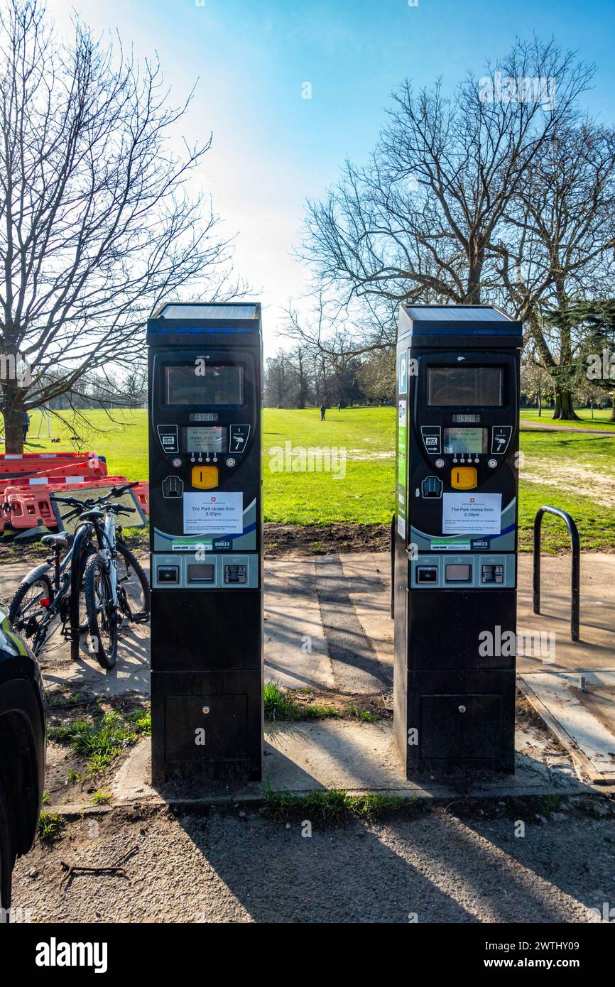 Self service ticket machines hi-res stock photography and images - Alamy