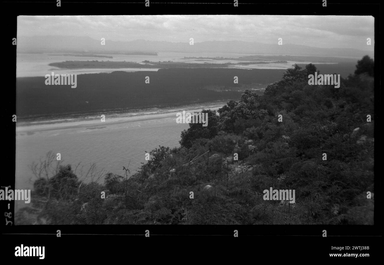Matakana Island with Panipani Beach and main part of Tauranga harbour ...