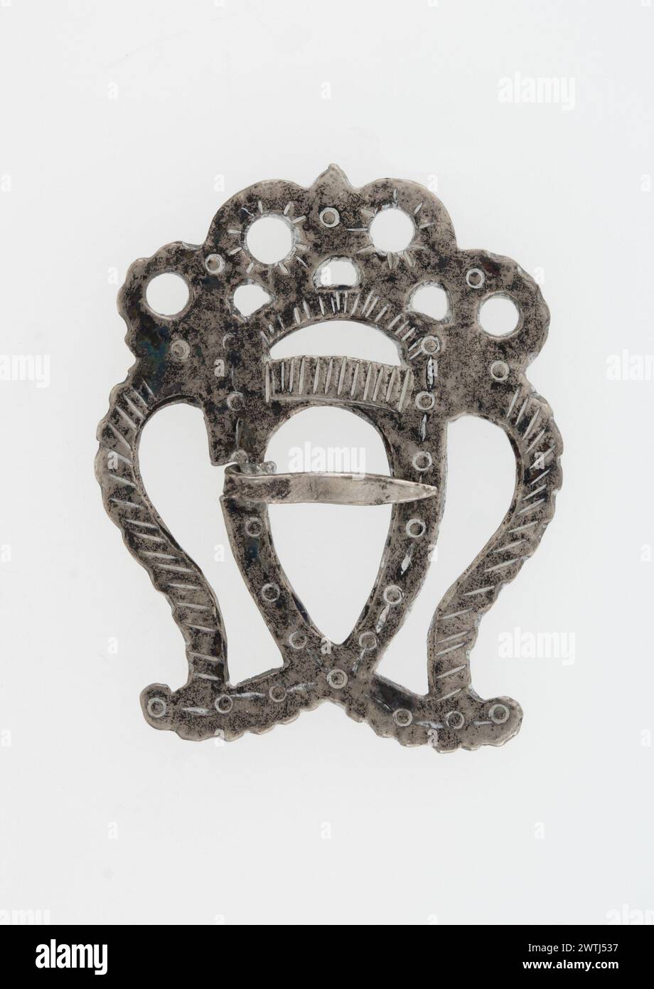 Luckenbooth brooch hi-res stock photography and images - Alamy