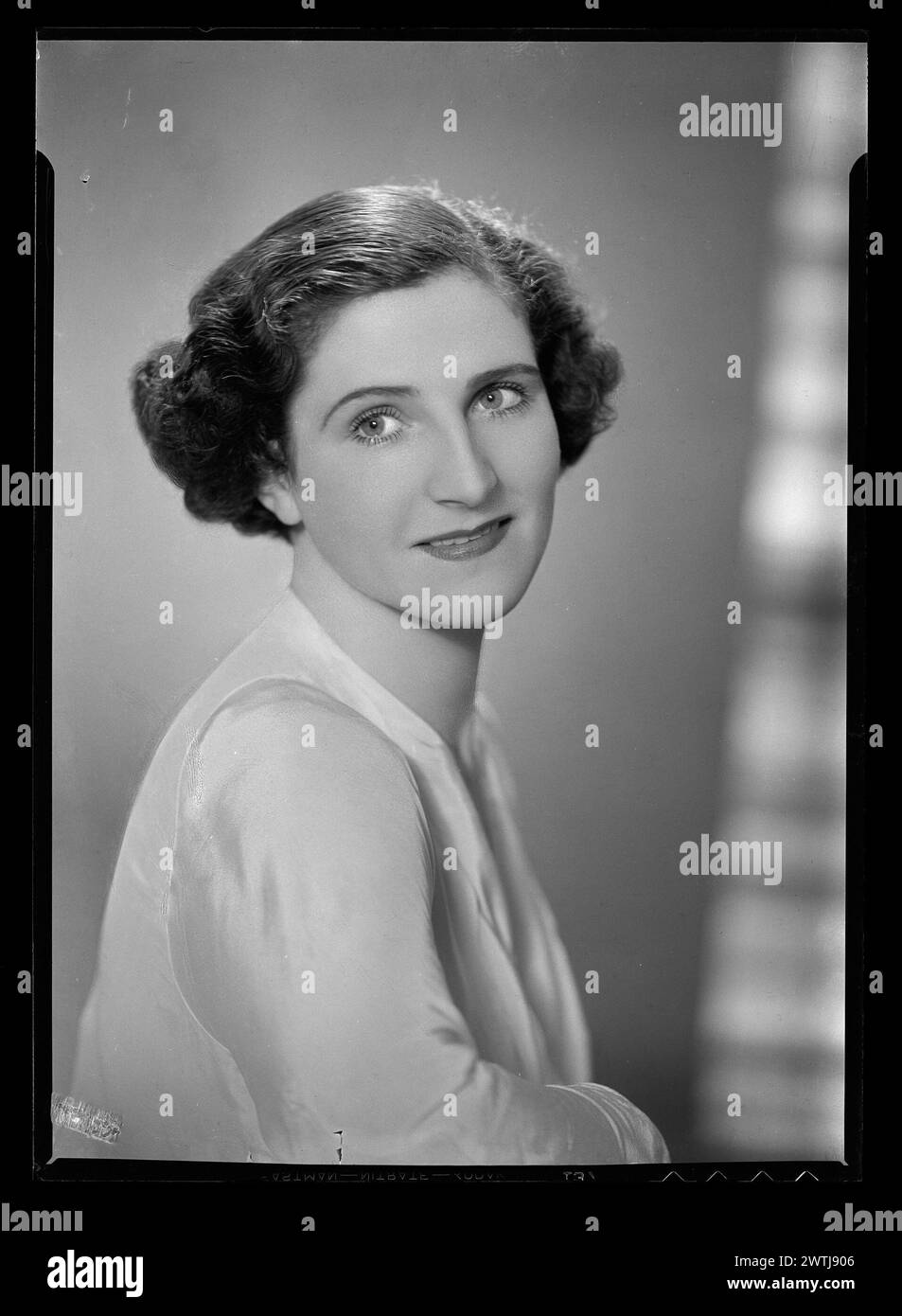 Woman; inscribed 'Miss Hanlon' Nitrate negatives, gelatin silver negatives, black-and-white ...