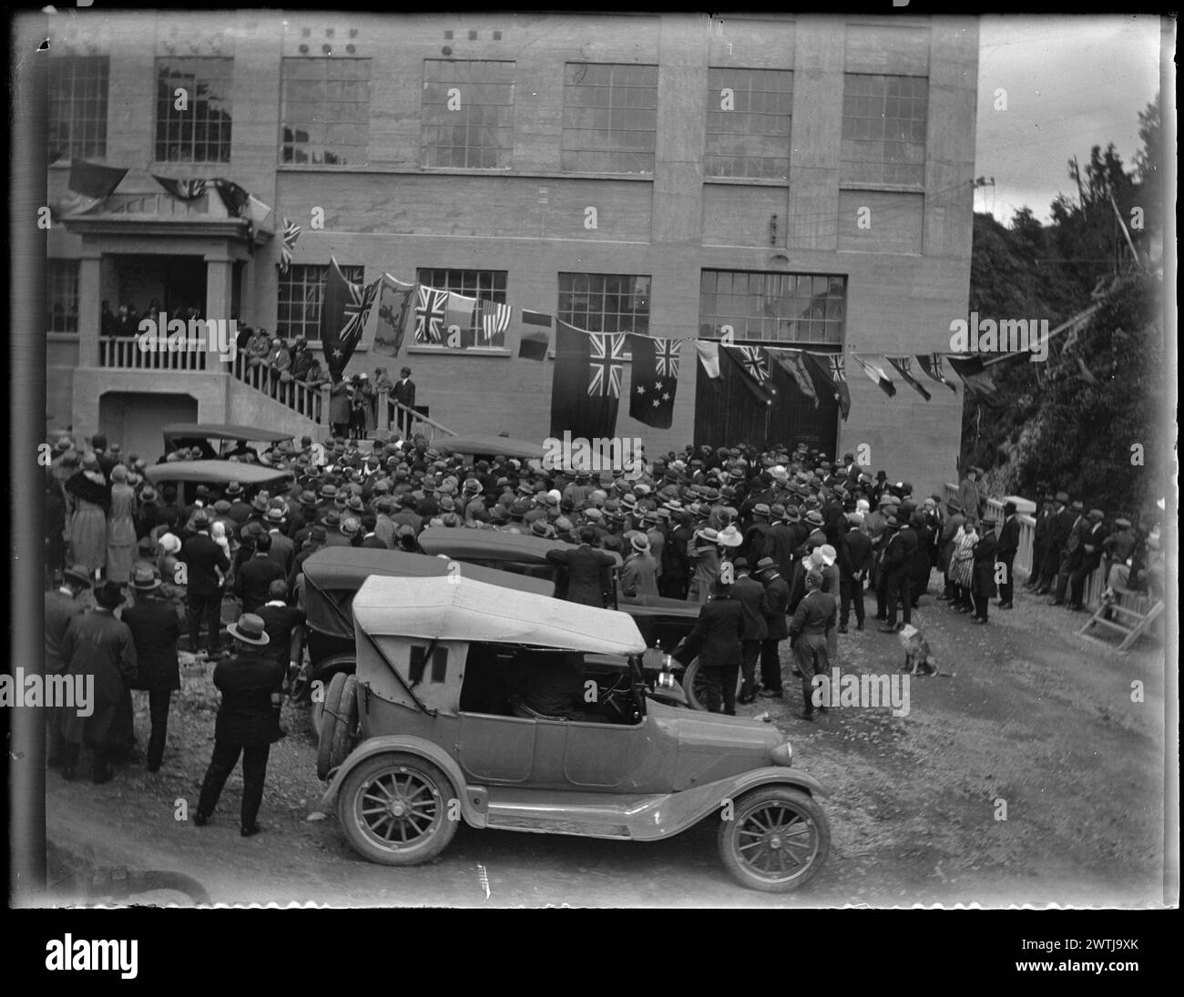 Opening ceremony of the Mangahao Hydro-Electric Power Station: Crowd ...