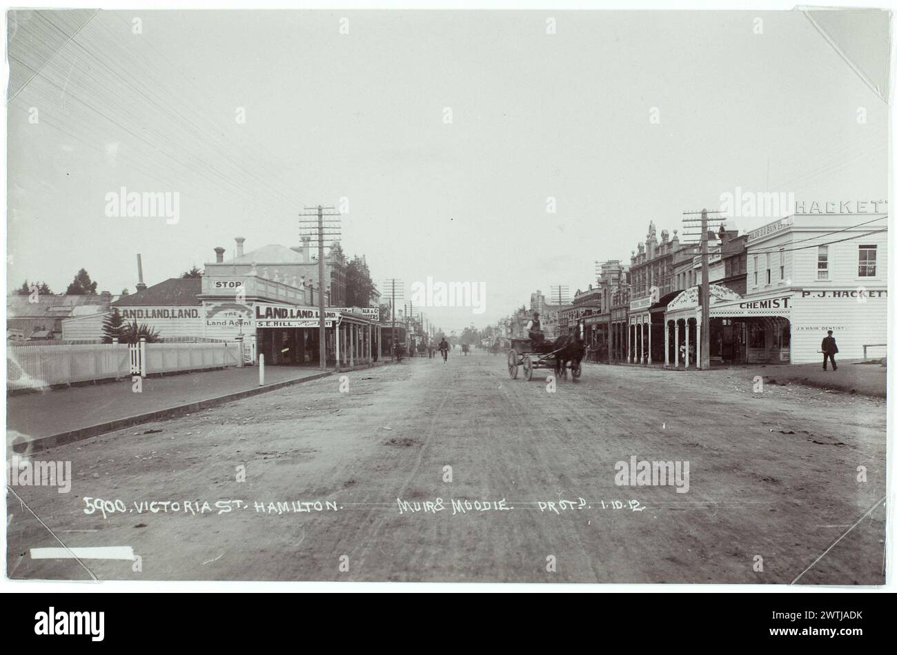 Victoria Street, Hamilton black-and-white prints Stock Photo - Alamy