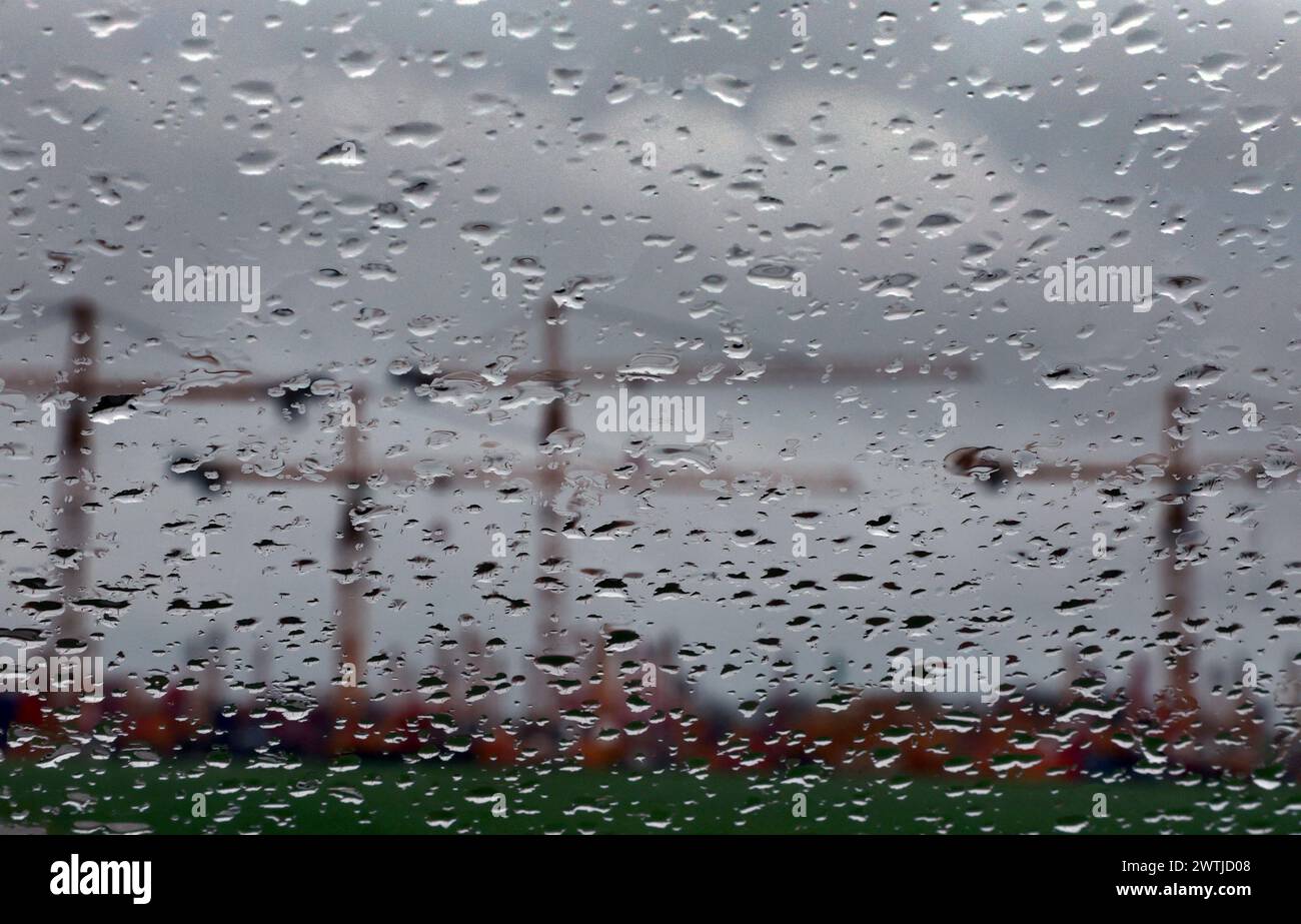 18 March 2024, Bavaria, Mindelheim: Behind a rain-soaked window ...