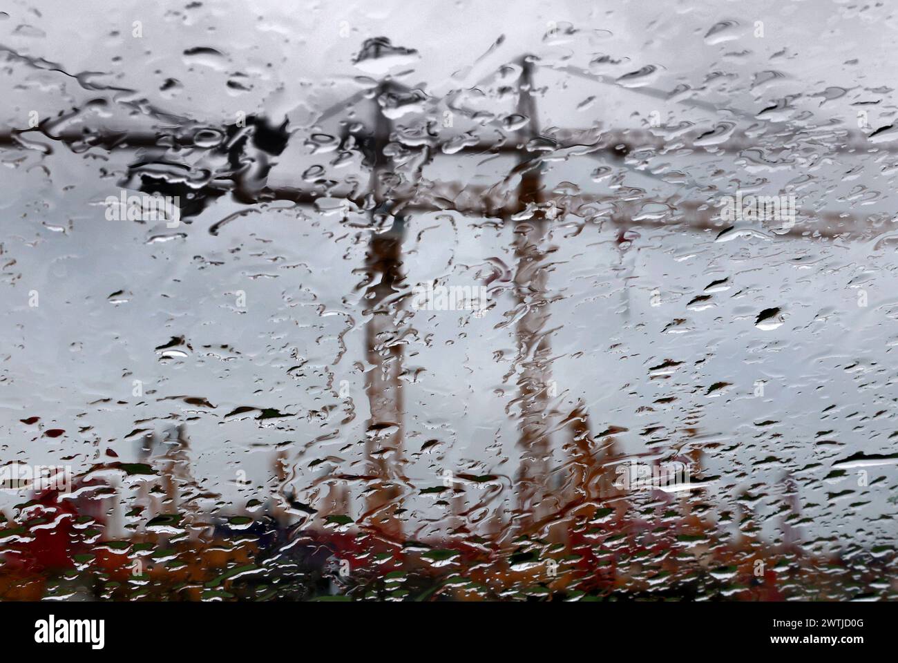18 March 2024, Bavaria, Mindelheim: Behind a rain-soaked window ...