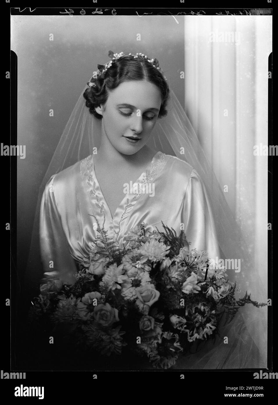 Ceremonial posture Black and White Stock Photos & Images - Alamy