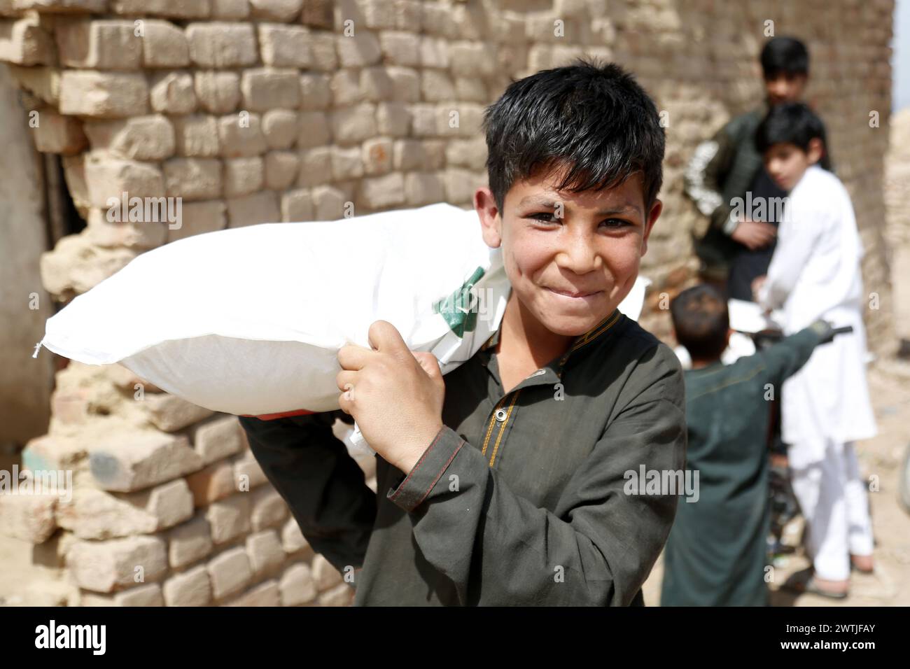 Pakistani boy in islamabad pakistan hi-res stock photography and images ...