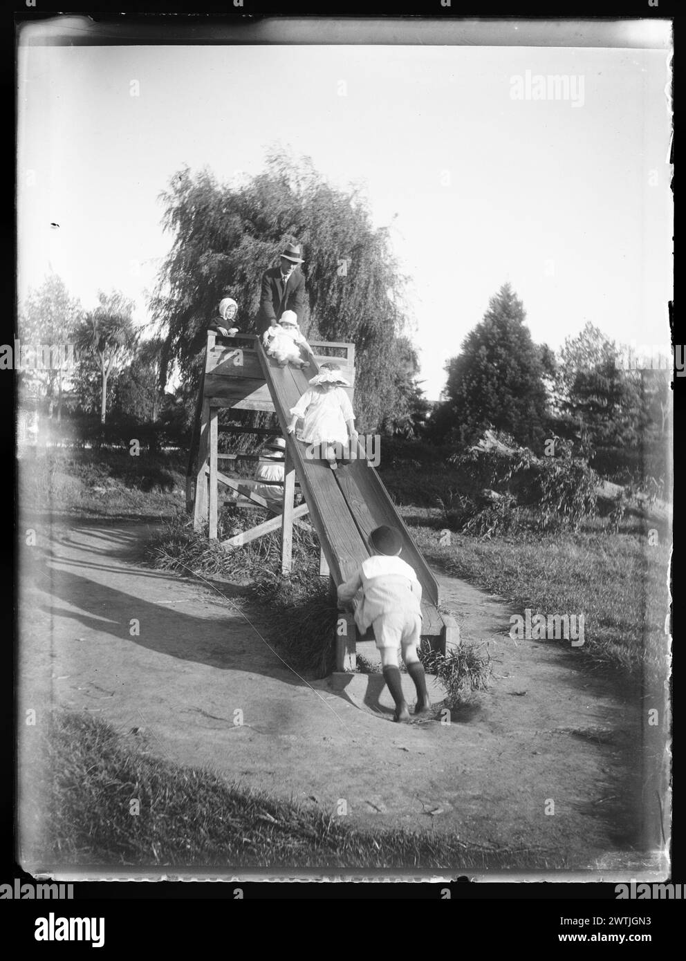 Ralph Herd with Betty, Nancy and Clyde, Cornwall Park, Hastings gelatin ...