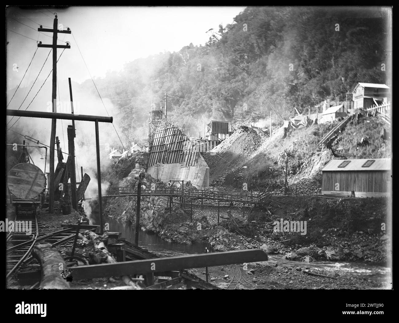 White retaining wall Black and White Stock Photos & Images - Alamy
