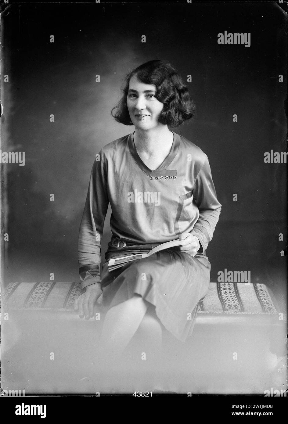 31 mortimer terrace miss shannon hi-res stock photography and images ...