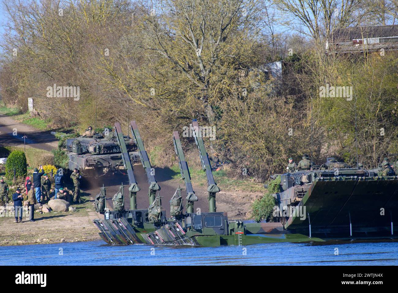 18 March 2024, Saxony-Anhalt, Hohengöhren: "Leopard 2" main battle ...